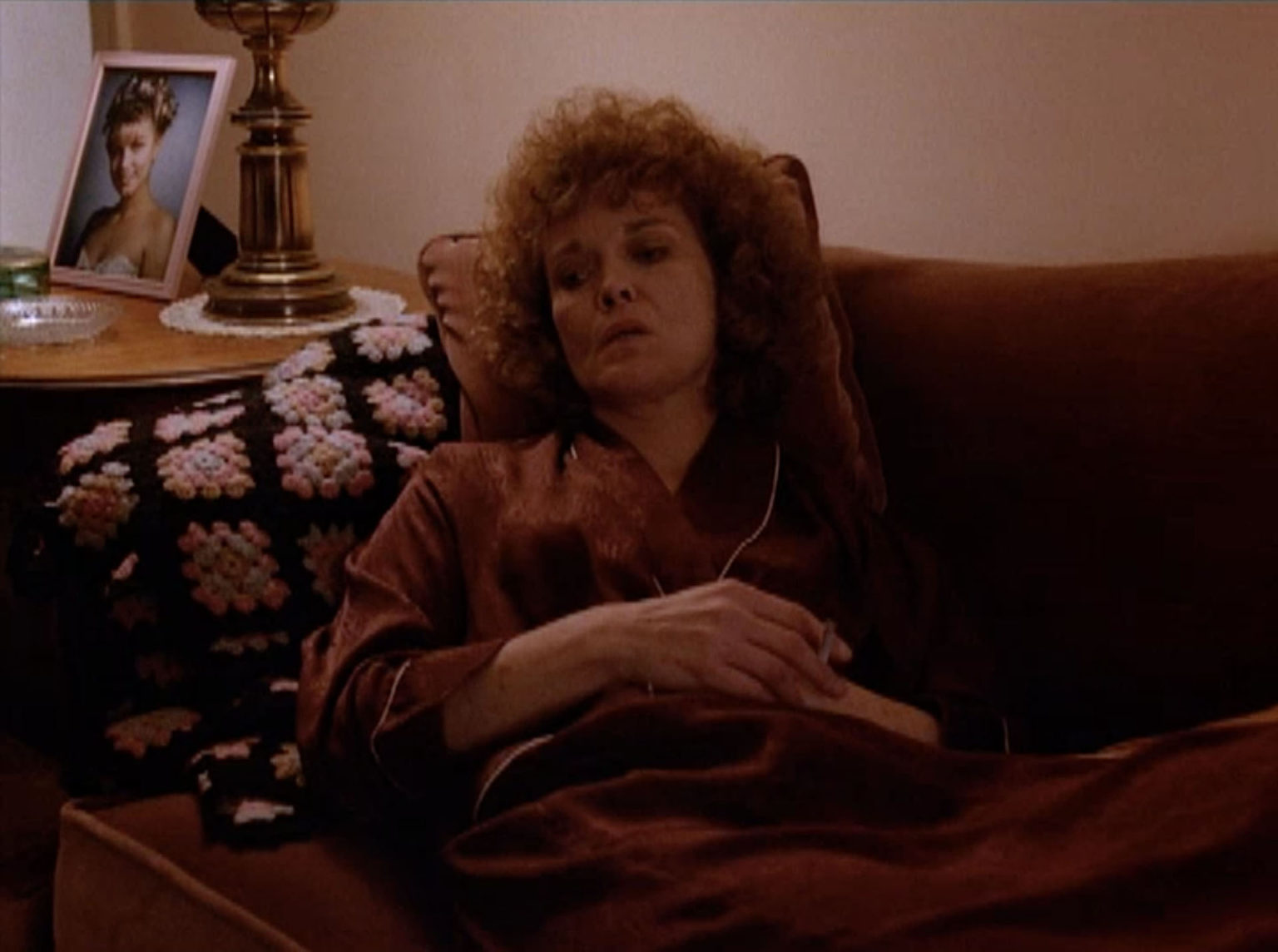 Setting the Stage - Sarah Palmer Smokes in Twin Peaks | TWIN PEAKS BLOG