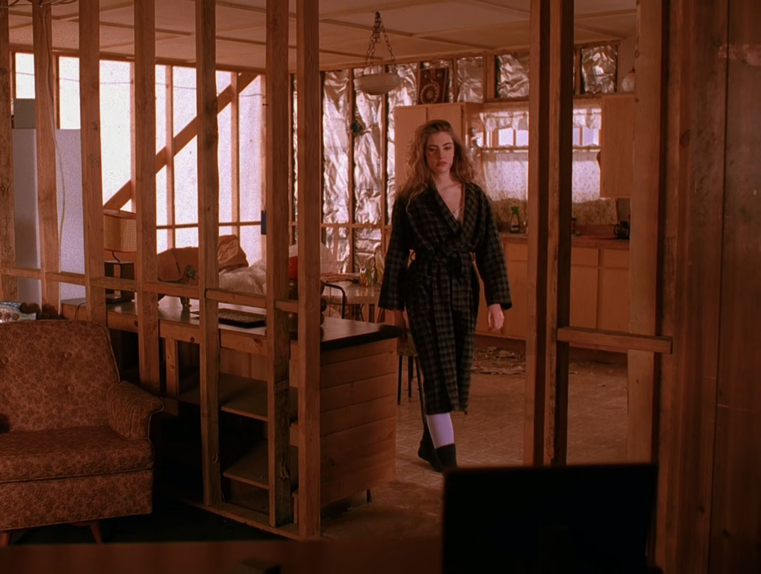 Costuming Peaks - Shelly Johnson in Season 1 | TWIN PEAKS BLOG