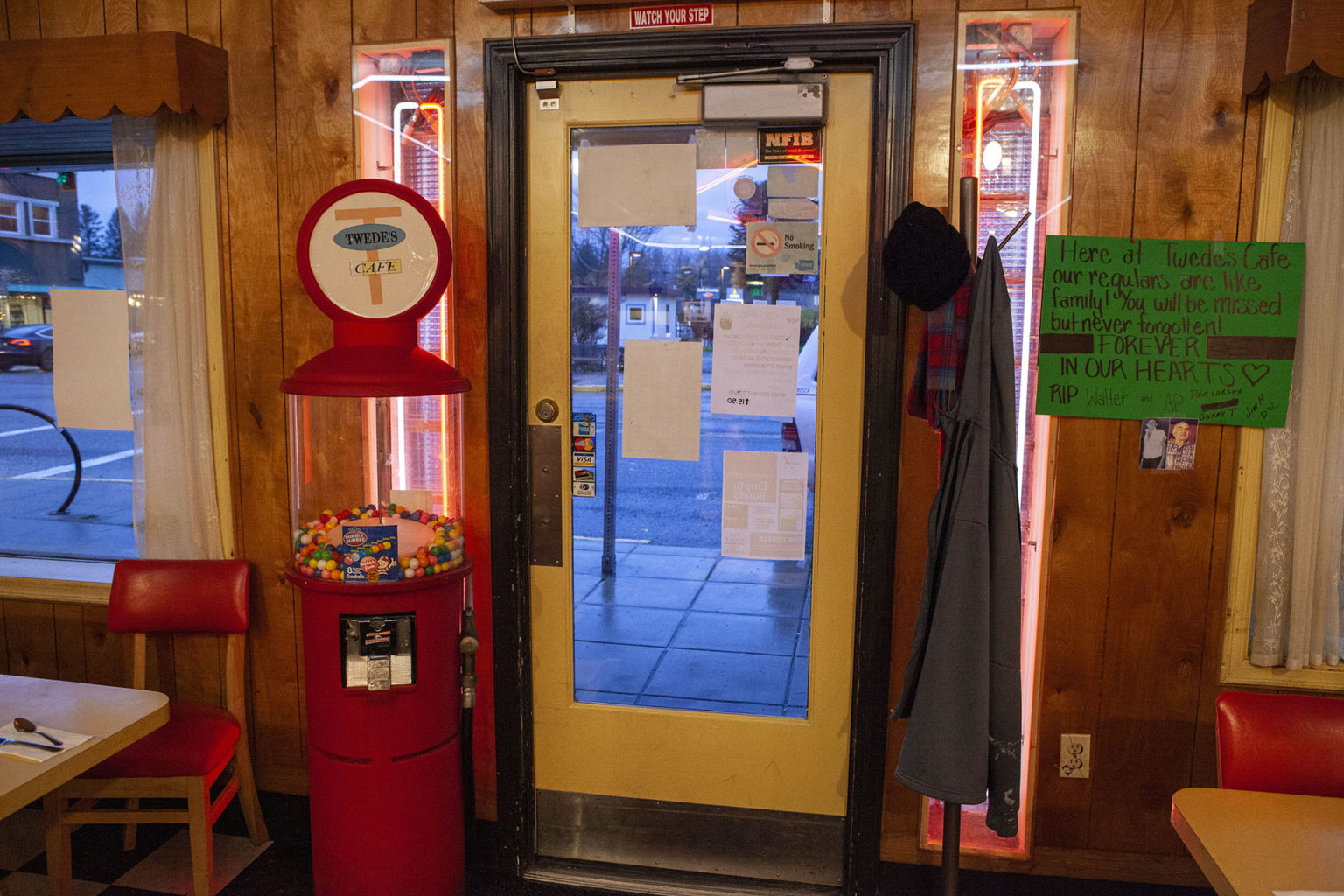 View Outside the Double R Diner - Pilot and Twin Peaks - Fire Walk With Me